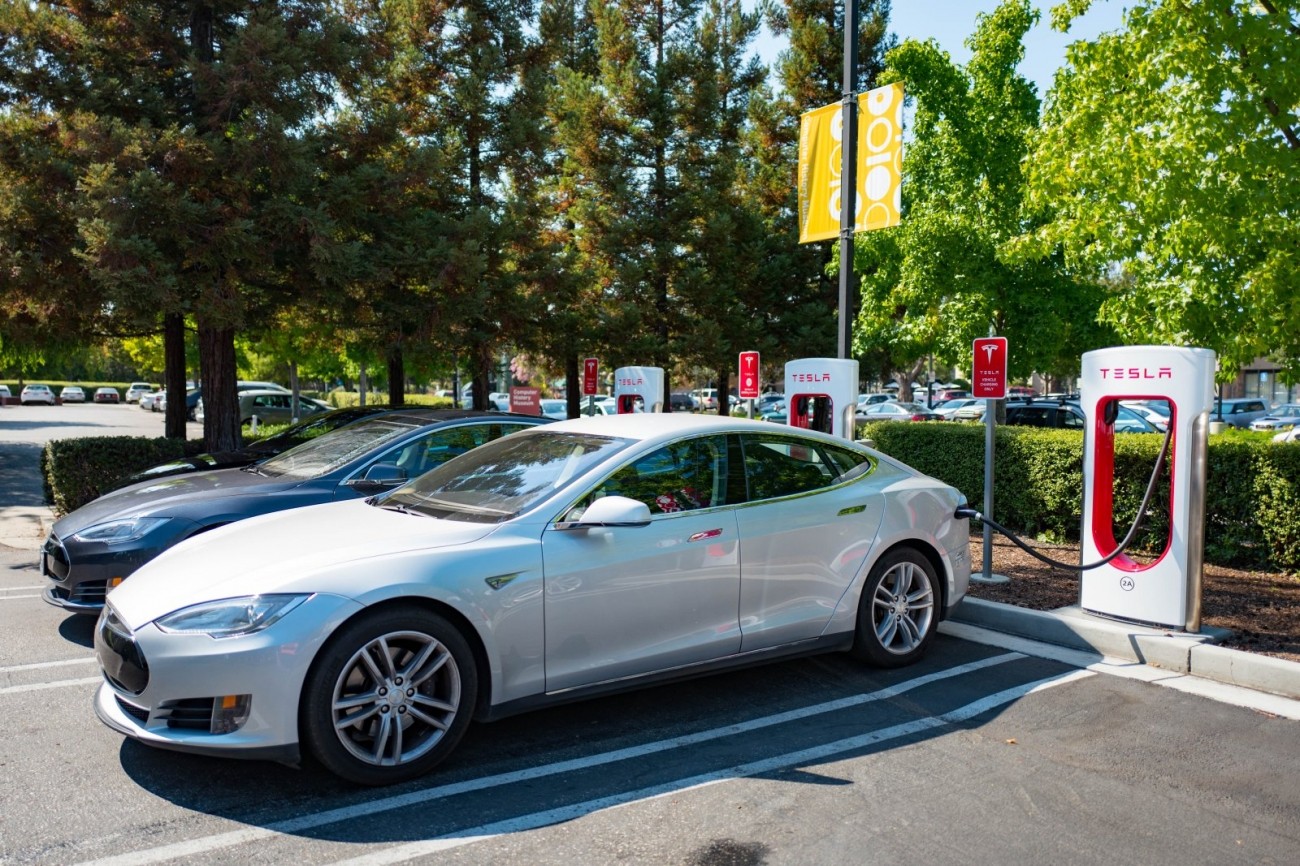 Tesla's next-gen charger will charge its cars in minutes