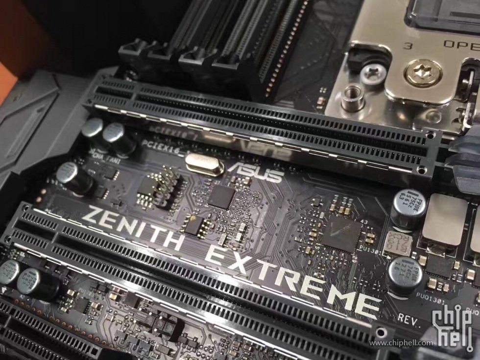 ASUS X399 ROG Zenith Extreme: ThreadRipper BEAST BOARD