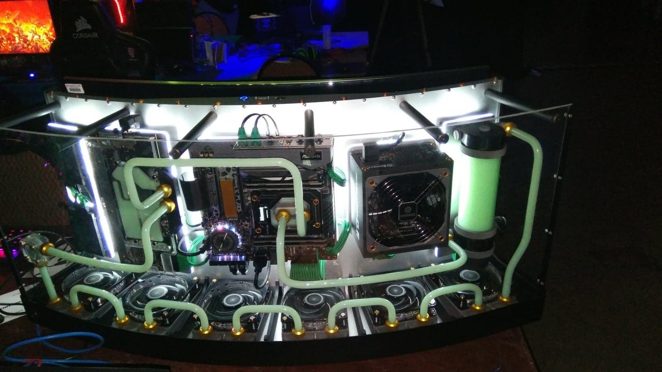 Custom SNES PC spotted at QuakeCon 2019 | TweakTown