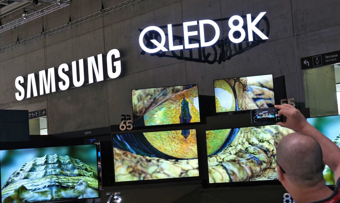Samsung teams with SK Telecom on new 5G-powered 8K TV to fight Huawei