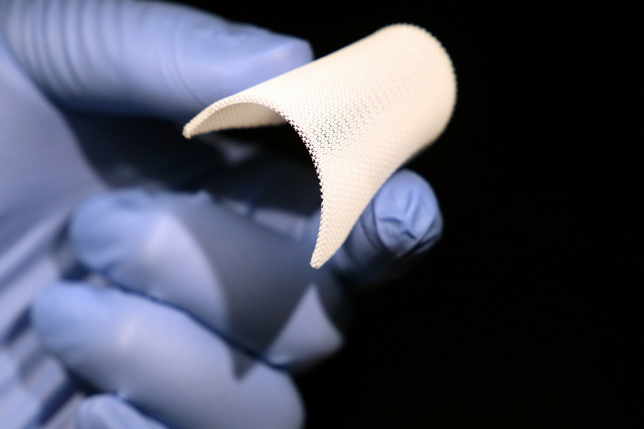 Tiny electricity-generating bandages show promise for helping recovery