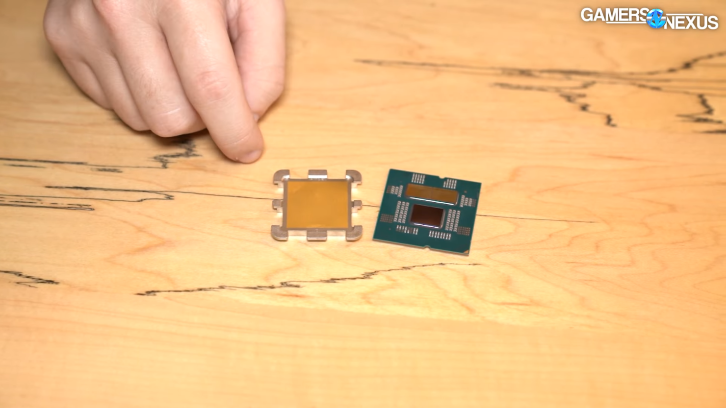 AMD Ryzen 7950X Zen 4 CPU Delidded Gold plated CCDs Looks Gorgeous AMD Ryzen 7950X Zen 4 CPU Delidded Gold plated CCDs Looks Gorgeous
