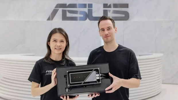 Overclocker Der8auer flexes $16,000 on a GeForce RTX 4090 signed by ...