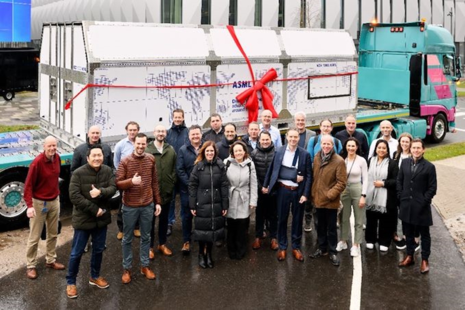 Asml Ships Industrys First High Na Euv Lithography Scanner To Intel
