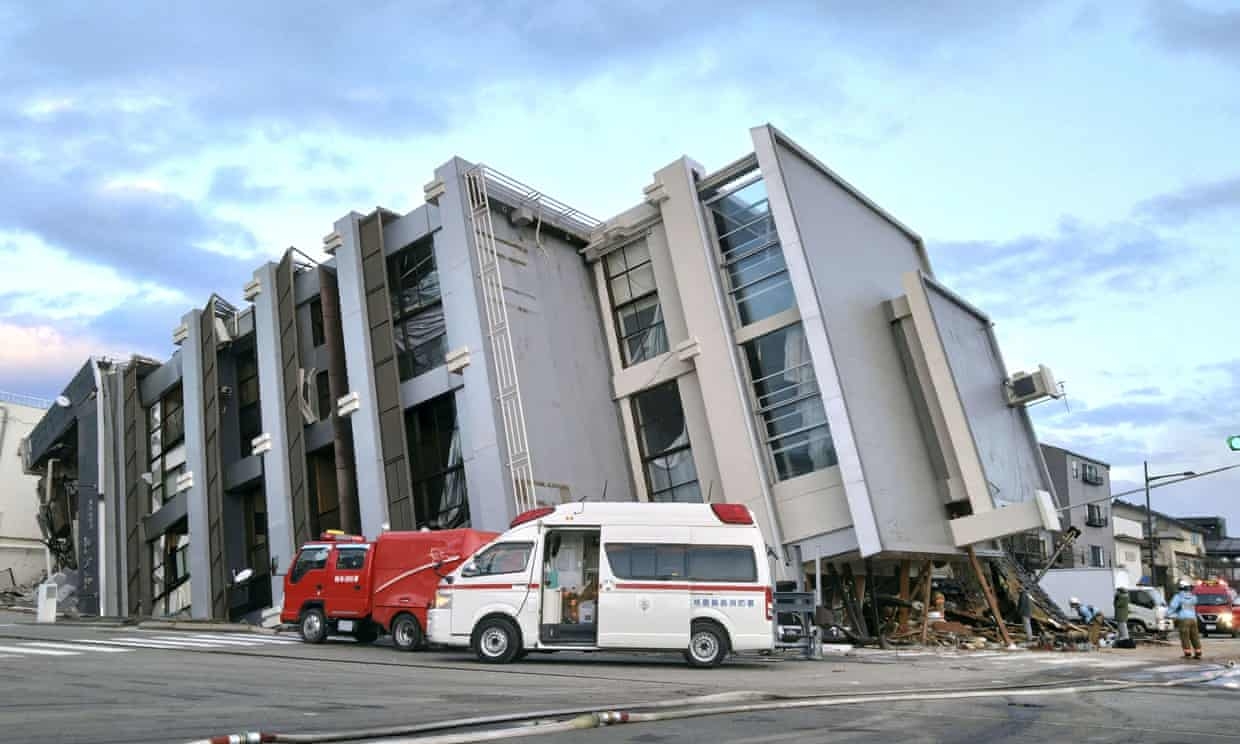 Watch Waves Crash Ashore And The 7 6 Magnitude Earthquake Rocking Japan
