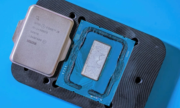 Intel Core i9-14900KS delidded: 10C temperature reduction, and insane ...