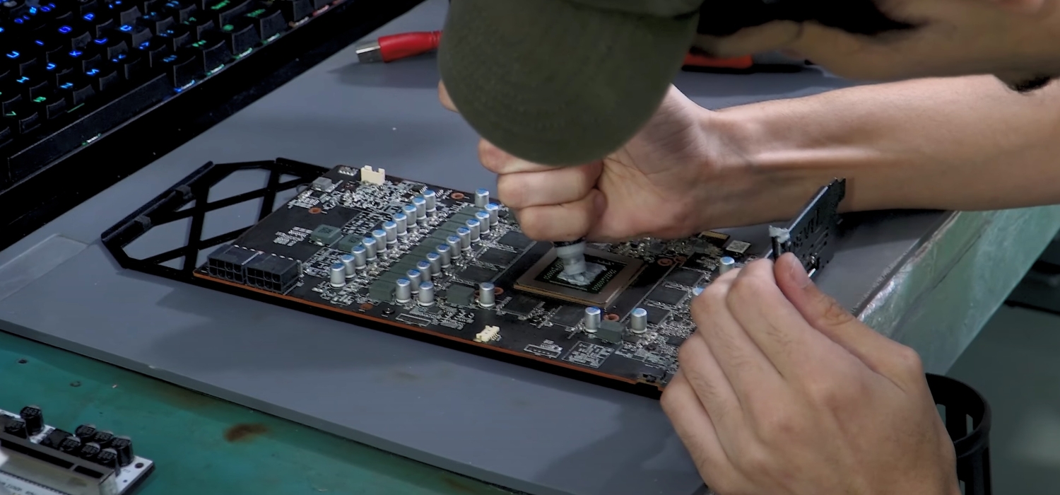 AMD Radeon RX 5600 XT modded: 6GB to 16GB, memory bus bumped to 256-bit