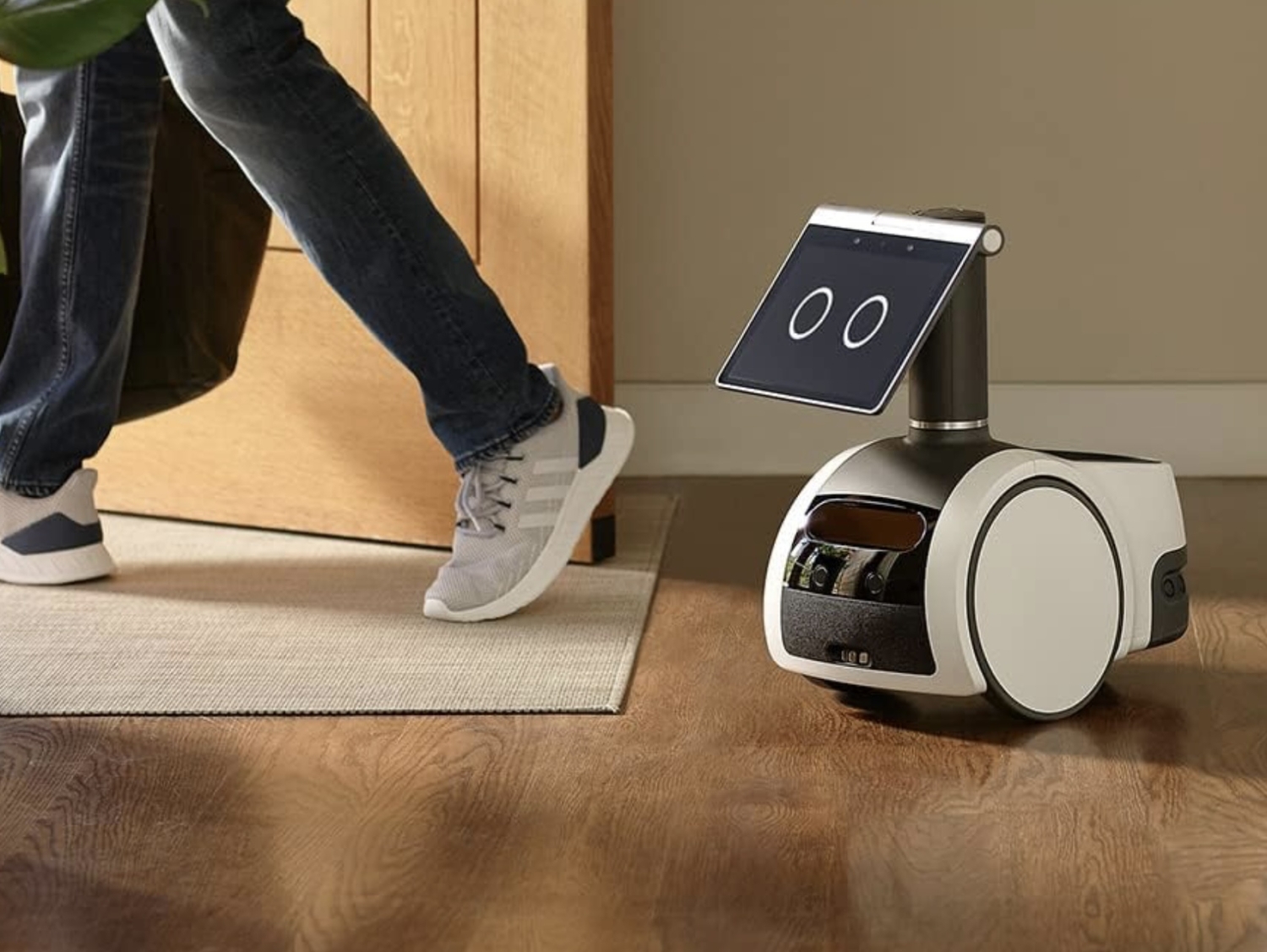 Apple is reportedly working on a little robot that can follow you ...