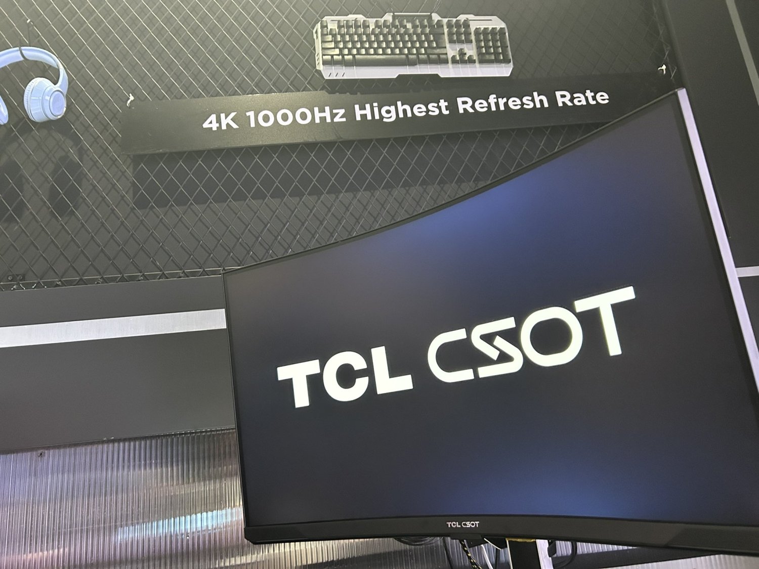 TCL shows off their newest 4K 1000Hz display, yeah... 4K at 1000FPS, needs RTX 6090