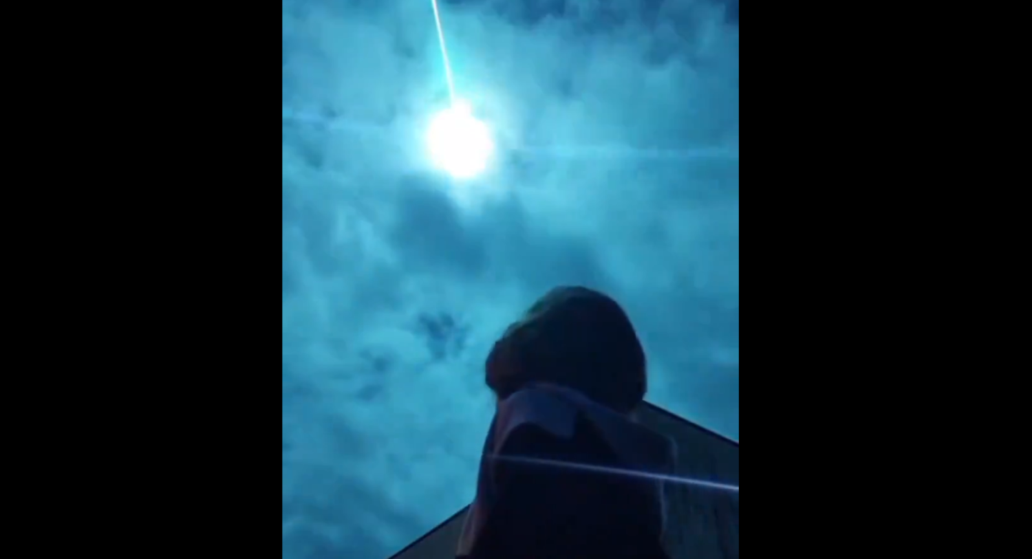 Bright blue-green meteor caught in jaw-dropping videos turning night ...