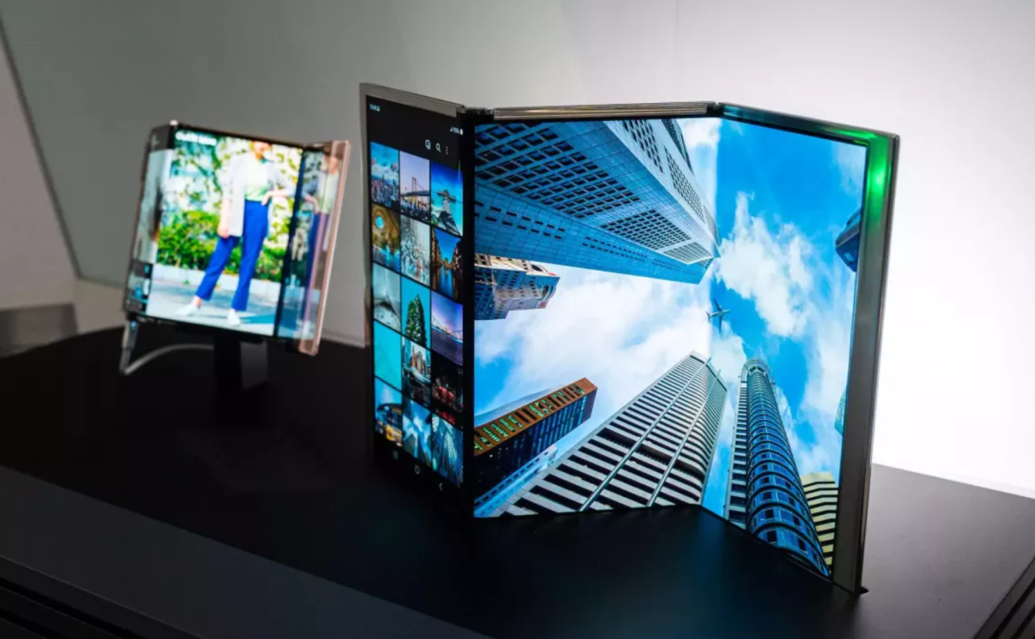 Samsung's wild new rollable display revolutionizes interacting with devices
